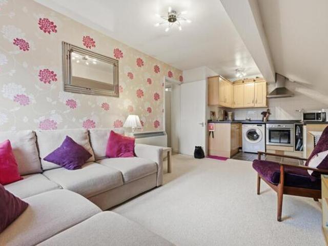For Sale 1 Bedroom Shared Living/roommate Cheshunt Hertfordshire DS98718113