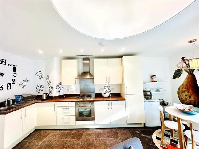 For Sale 1 Bedroom Shared Living/roommate Croydon Greater London DS98612633