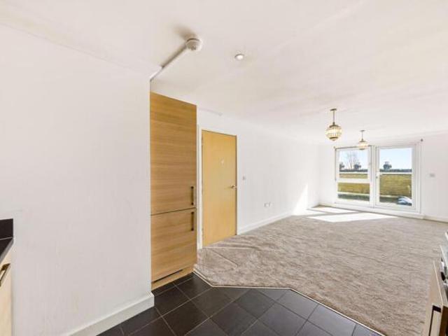 For Sale 1 Bedroom Shared Living/roommate Dagenham Greater London DS100426210
