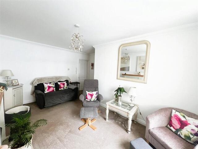 For Sale 1 Bedroom Shared Living/roommate East Cowes Isle Of Wight DS100786799