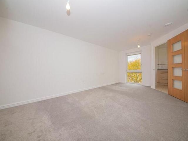 For Sale 1 Bedroom Shared Living/roommate Eastleigh Hampshire DS98204859
