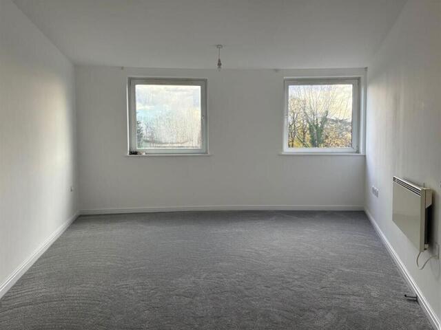For Sale 1 Bedroom Shared Living/roommate Feltham Greater London DLS99029360