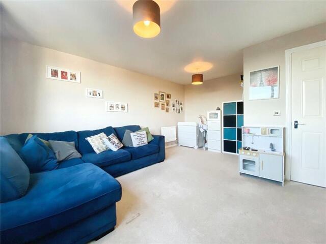 For Sale 1 Bedroom Shared Living/roommate Fleet Hampshire DS101931368