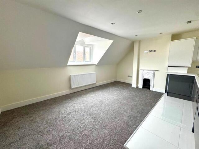 For Sale 1 Bedroom Shared Living/roommate Fleet Hampshire DS98687483