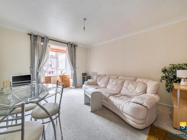 For Sale 1 Bedroom Shared Living/roommate Guildford Surrey DS99029073