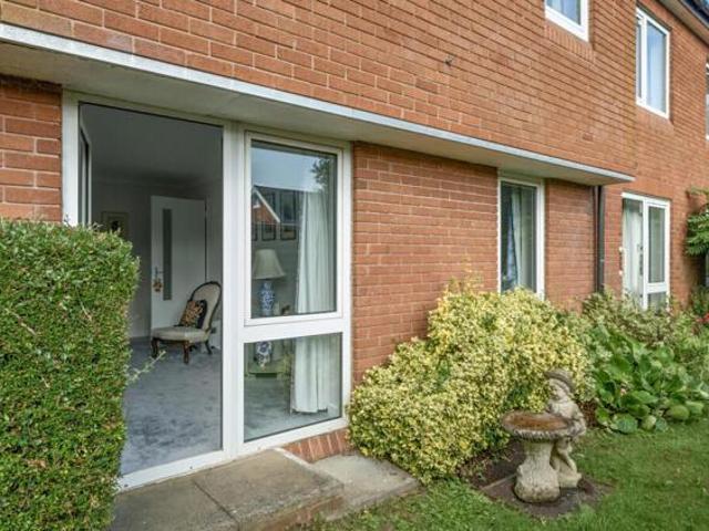 For Sale 1 Bedroom Shared Living/roommate Haslemere Surrey DS101892369
