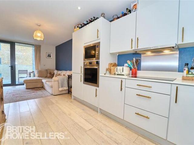 For Sale 1 Bedroom Shared Living/roommate Kingston Upon Thames Greater London DS101025509