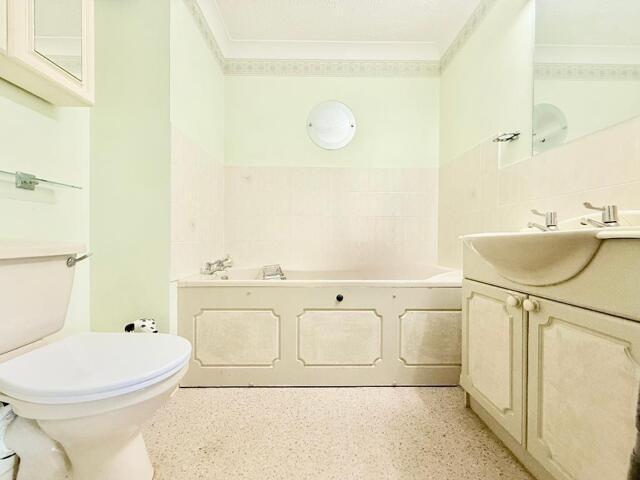 For Sale 1 Bedroom Shared Living/roommate Luton Luton DS98612405