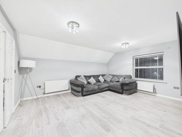 For Sale 1 Bedroom Shared Living/roommate Langley Slough DS100132640