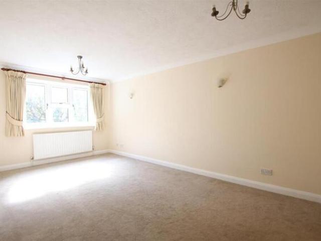 For Sale 1 Bedroom Shared Living/roommate Leatherhead Surrey DLS99608412