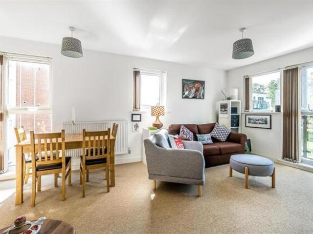 For Sale 1 Bedroom Shared Living/roommate Leatherhead Surrey DS98930162