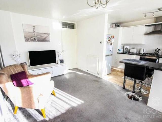 For Sale 1 Bedroom Shared Living/roommate Loughton Essex DS100648609