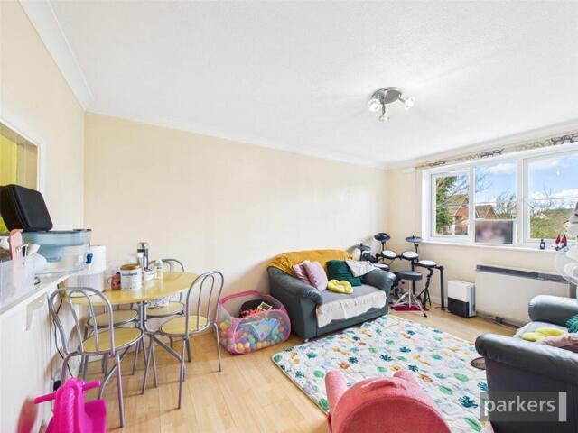 For Sale 1 Bedroom Shared Living/roommate Reading Reading DS99380898