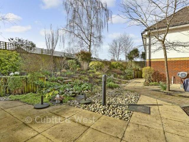 For Sale 1 Bedroom Shared Living/roommate Reigate Surrey DS101059652