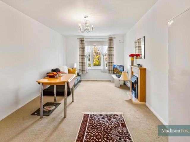 For Sale 1 Bedroom Shared Living/roommate Romford Greater London DS99986189