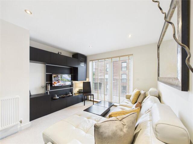 For Sale 1 Bedroom Shared Living/roommate Stanmore Greater London DS99608272