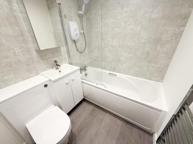 For Sale 1 Bedroom Shared Living/roommate Stoke On Trent Staffordshire DS101797016