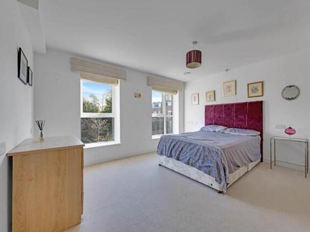 For Sale 1 Bedroom Shared Living/roommate Surrey Wokingham DLS100058183