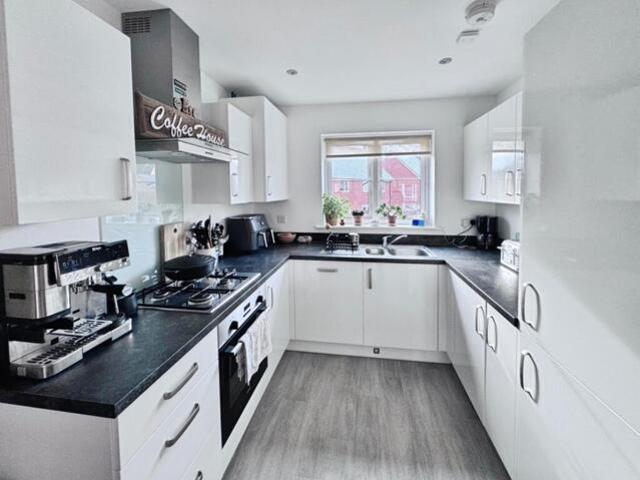 For Sale 1 Bedroom Shared Living/roommate Surrey Great London DLS100426660