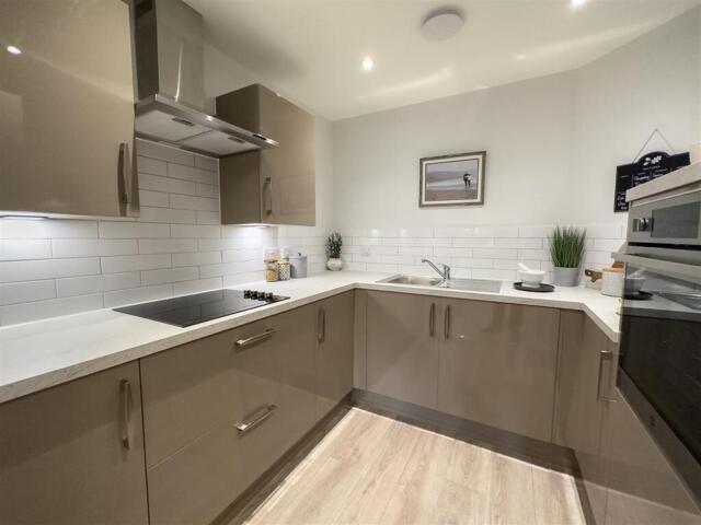 For Sale 1 Bedroom Shared Living/roommate Surrey Great London DLS100988163