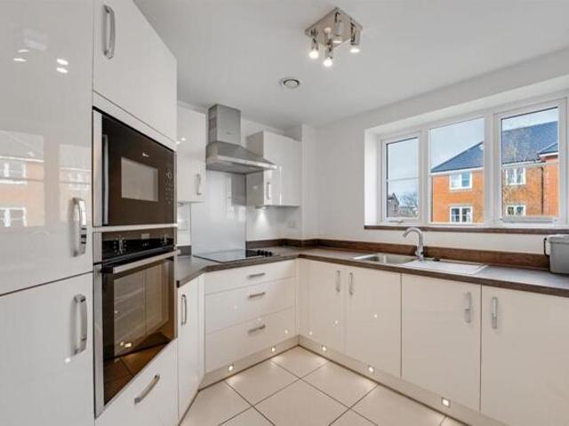 For Sale 1 Bedroom Shared Living/roommate Surrey Surrey DS100578826