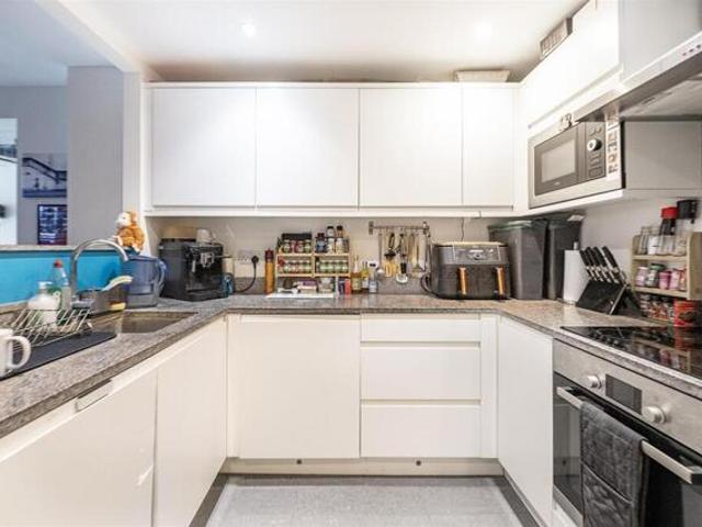 For Sale 1 Bedroom Shared Living/roommate Sandridge Sandridge DLS100685153