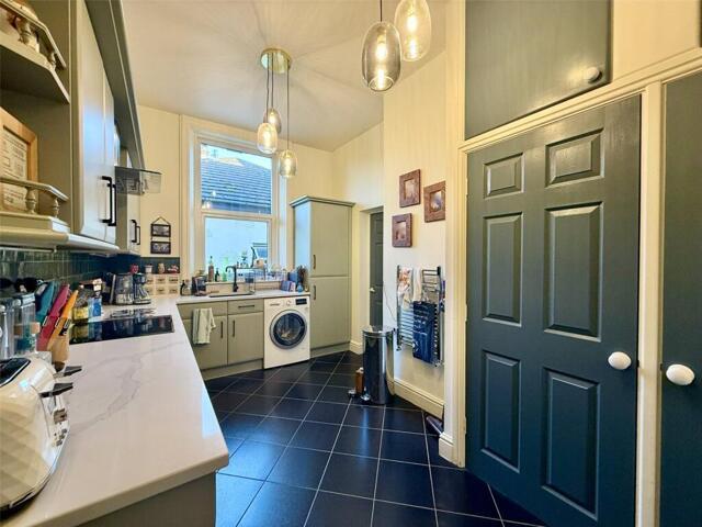 For Sale 1 Bedroom Shared Living/roommate Sefton Sefton DS98278353