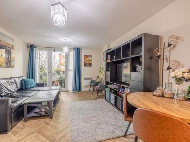 For Sale 1 Bedroom Shared Living/roommate Slough Slough DS100540884