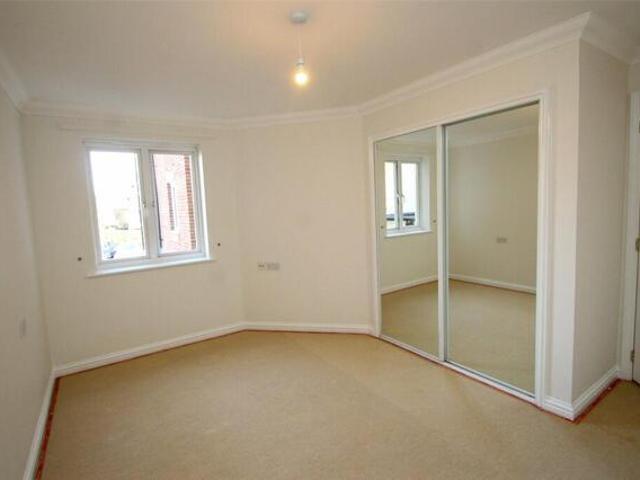 For Sale 1 Bedroom Shared Living/roommate Southampton Southampton DS98648859