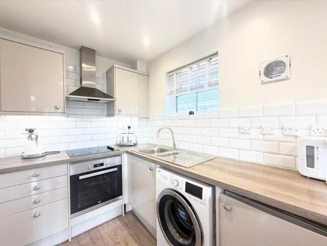 For Sale 1 Bedroom Shared Living/roommate Southend On Sea Essex DLS101931773