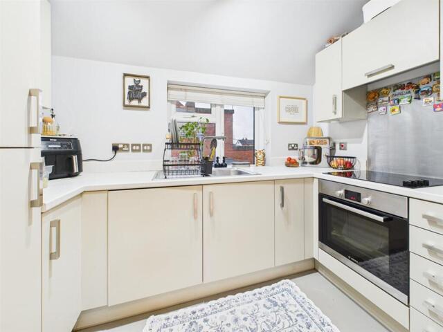 For Sale 1 Bedroom Shared Living/roommate Tilehurst Berkshire DS99054809