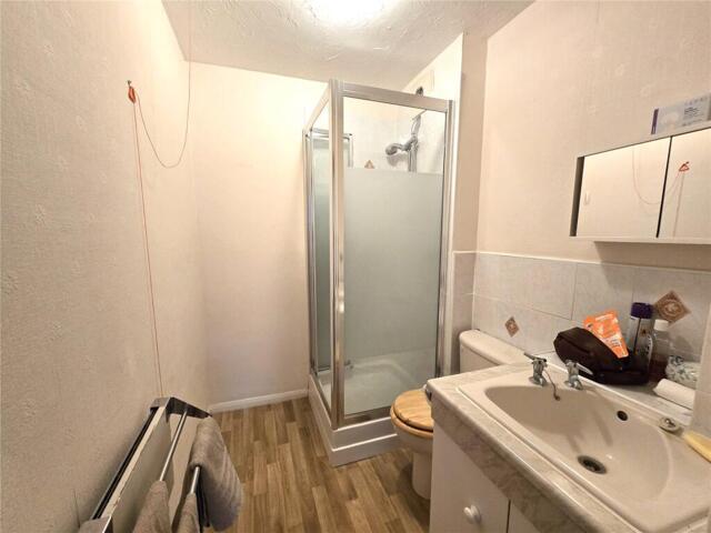 For Sale 1 Bedroom Shared Living/roommate Uxbridge Greater London DLS99204255