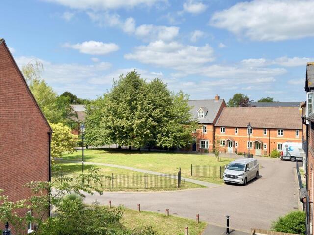 For Sale 1 Bedroom Shared Living/roommate Wantage Oxfordshire DS99608544