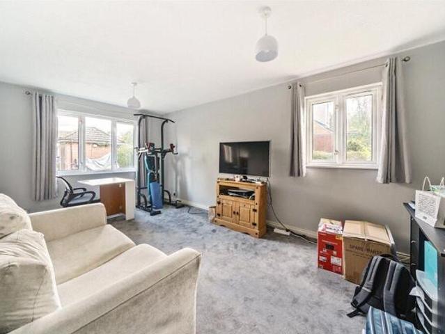 For Sale 1 Bedroom Shared Living/roommate Weybridge Surrey DLS99130394