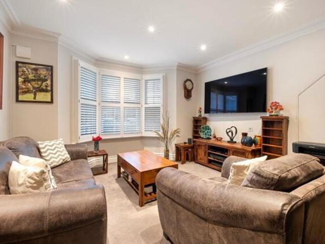 For Sale 1 Bedroom Shared Living/roommate Weybridge Surrey DS100426127