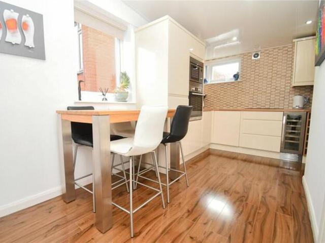 For Sale 1 Bedroom Shared Living/roommate Wirral Merseyside DS98930362