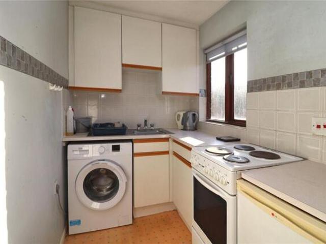 For Sale 1 Bedroom Shared Living/roommate Woking Surrey DLS101100189