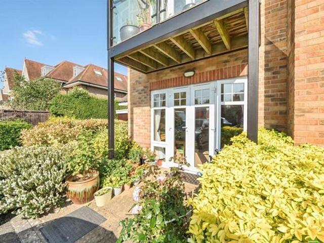 For Sale 2 Bedroom Apartment Maidenhead Windsor And Maidenhead DLS99344945
