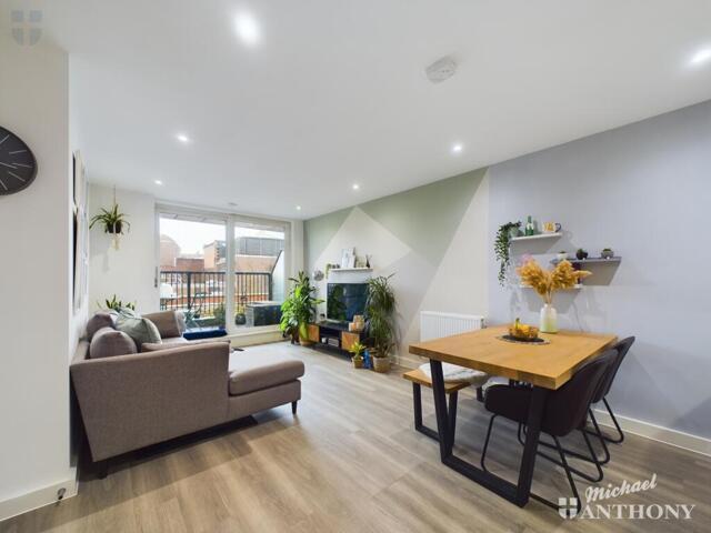 For Sale 2 Bedroom Apartment Aylesbury Buckinghamshire DS99773530