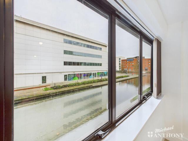For Sale 2 Bedroom Apartment Aylesbury Buckinghamshire DS101676393