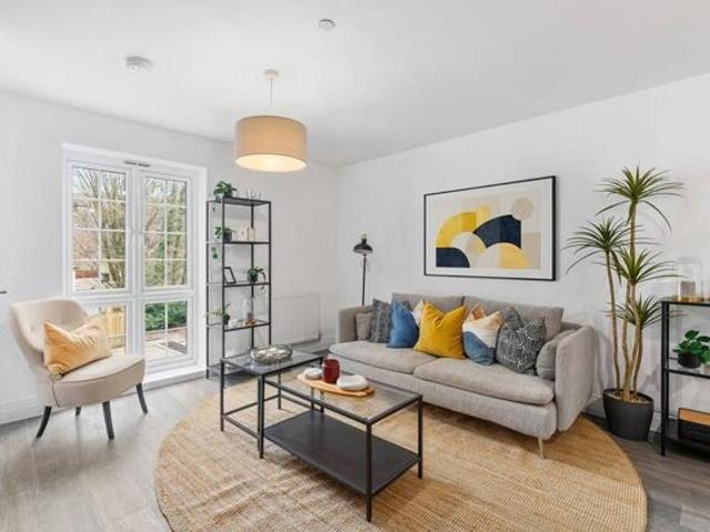 For Sale 2 Bedroom Apartment Alton Hampshire DS101931590