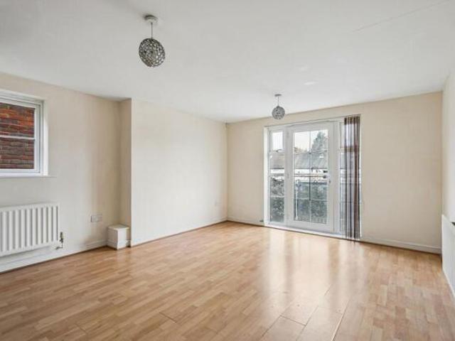 For Sale 2 Bedroom Apartment Bushey Hertfordshire DLS101676772