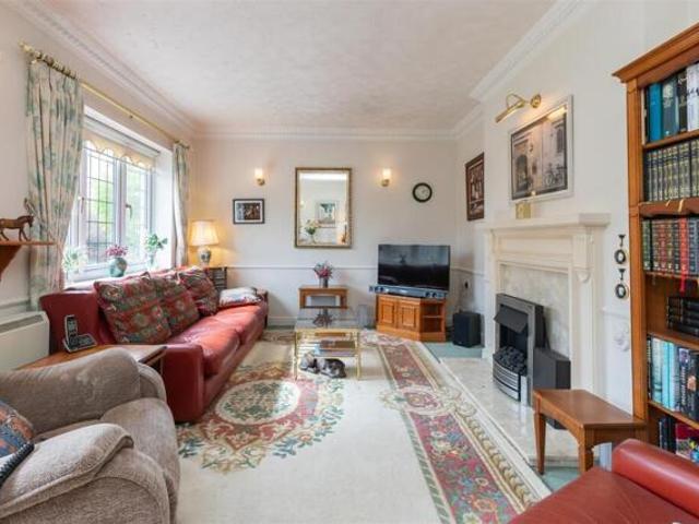 For Sale 2 Bedroom Apartment Burford Oxfordshire DS99437060