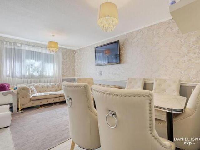For Sale 2 Bedroom Apartment Basildon Essex DS101678832