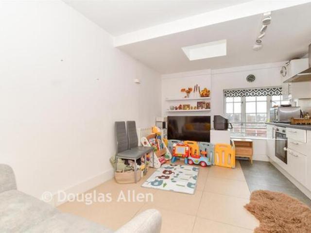 For Sale 2 Bedroom Apartment Barkingside Great London DLS101676238