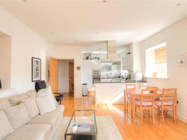 For Sale 2 Bedroom Apartment Berkhamsted Hertfordshire DS100132388