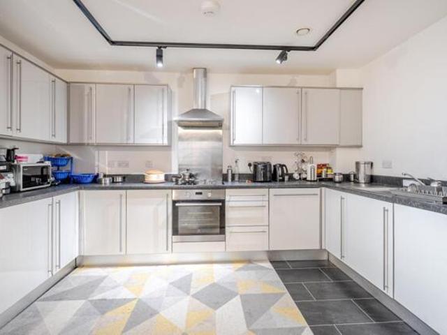 For Sale 2 Bedroom Apartment Berkshire West Berkshire DLS99523875