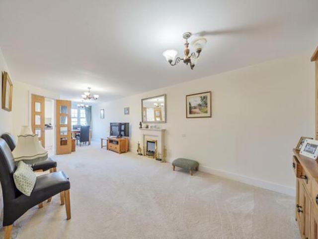 For Sale 2 Bedroom Apartment Berkshire Windsor And Maidenhead DLS101675949