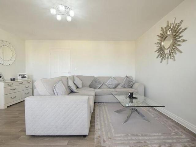For Sale 2 Bedroom Apartment Biggleswade Central Bedfordshire DS99237057
