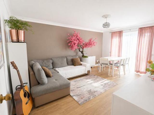For Sale 2 Bedroom Apartment Broxbourne Hertfordshire DS101796760